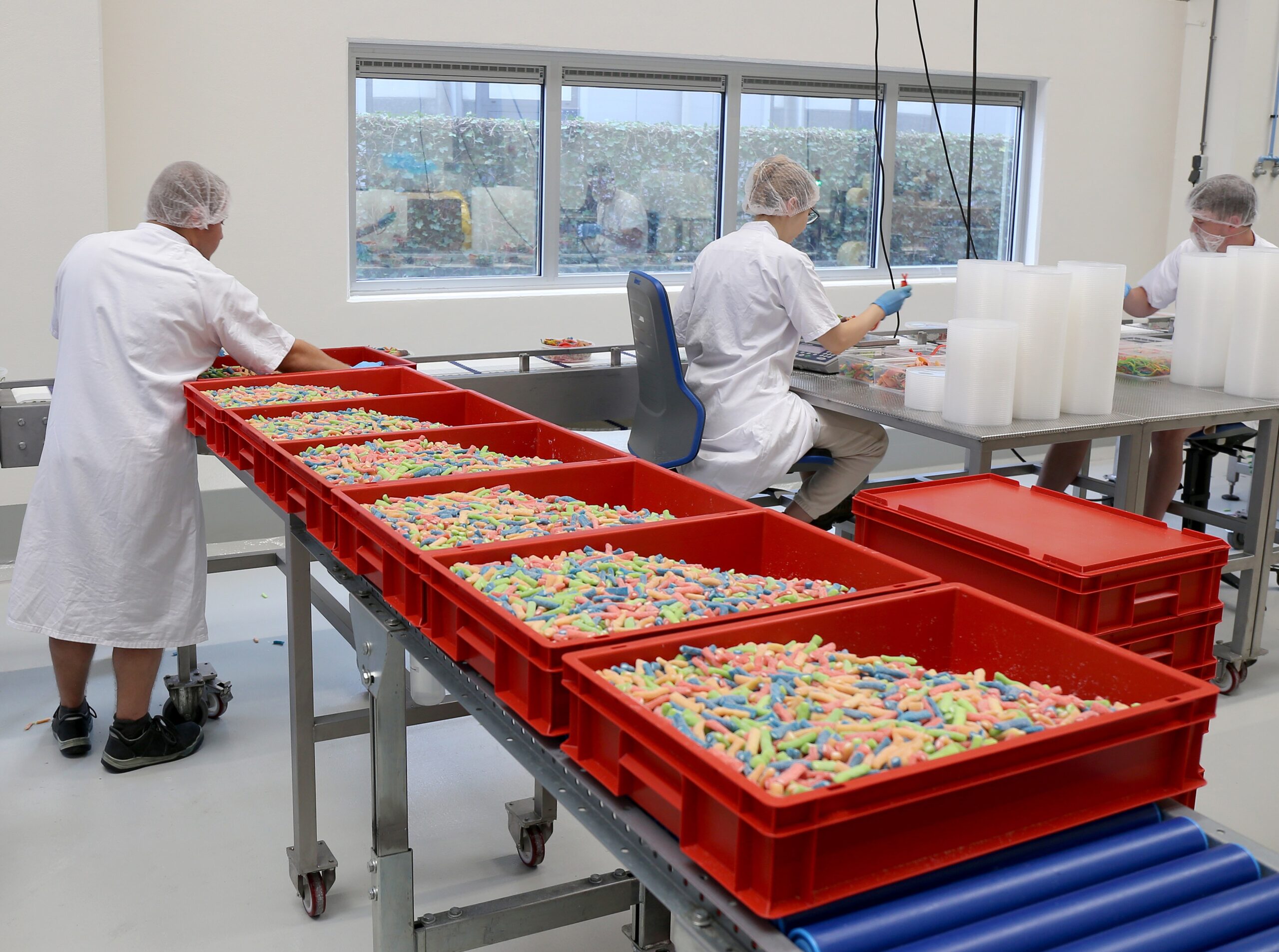 Stapelbakken voor efficiënte intralogistiek bij Royal Fassin en Packy's ...